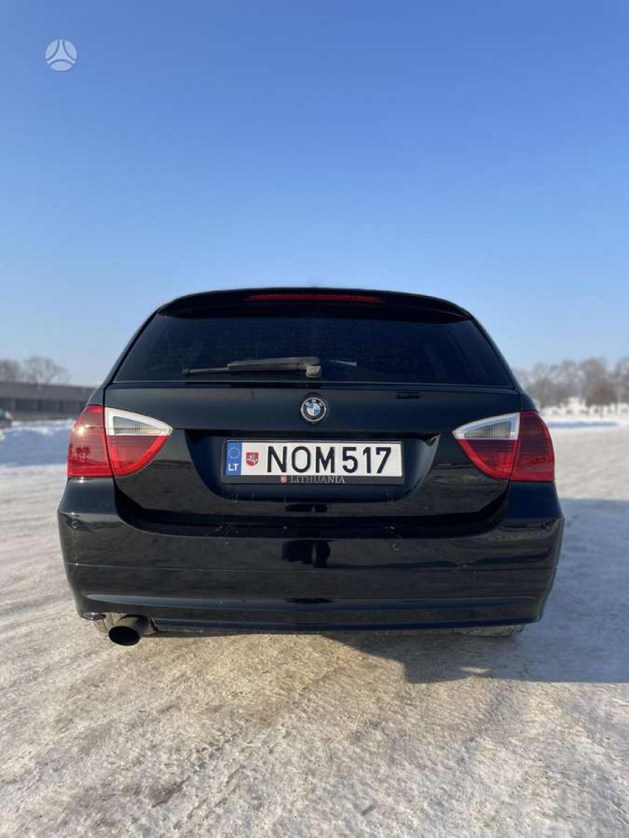 Black BMW 320 2007 in Kaunas, with an engine capacity of 2.00 L and mileage of 313 thousand km for 3800 €, photo 4 on AUTOMOTO.COM.LV