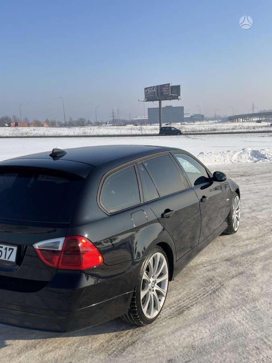 Black BMW 320 2007 in Kaunas, with an engine capacity of 2.00 L and mileage of 313 thousand km for 3800 €, photo 5 on AUTOMOTO.COM.LV