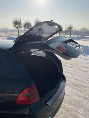 Black BMW 320 2007 in Kaunas, with an engine capacity of 2.00 L and mileage of 313 thousand km for 3800 €, photo 8 on AUTOMOTO.COM.LV
