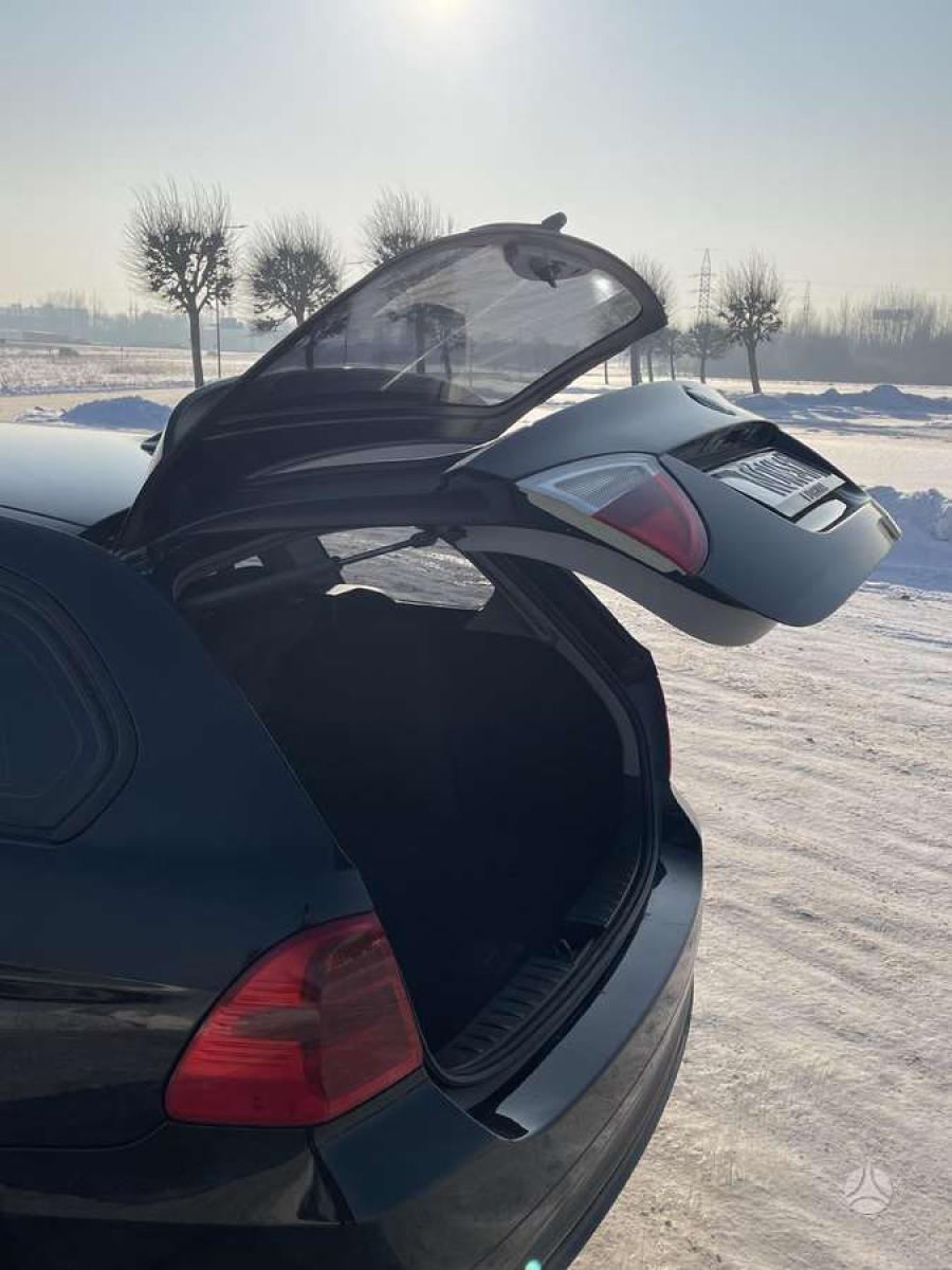 Black BMW 320 2007 in Kaunas, with an engine capacity of 2.00 L and mileage of 313 thousand km for 3800 €, photo 8 on AUTOMOTO.COM.LV