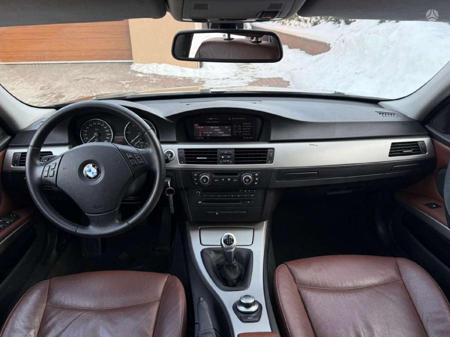 Black BMW 320 2007 in Utena, with an engine capacity of 2.00 L and mileage of 263 thousand km for 3350 €, photo 10 on AUTOMOTO.COM.LV