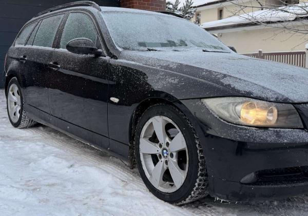 Melns BMW 320 2007 Viļņa, ar dzinēja tilpumu 2.00 L un nobraukumu 421 tūkst. km par 2350 €, foto 3 vietnē AUTOMOTO.COM.LV