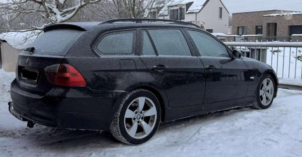 Melns BMW 320 2007 Viļņa, ar dzinēja tilpumu 2.00 L un nobraukumu 421 tūkst. km par 2350 €, foto 4 vietnē AUTOMOTO.COM.LV