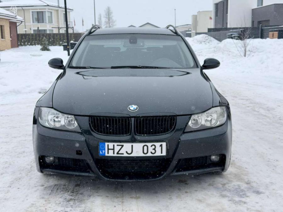 Black BMW 320 2007 in Vilnius, with an engine capacity of 2.00 L and mileage of 330 thousand km for 3150 €, photo 8 on AUTOMOTO.COM.LV