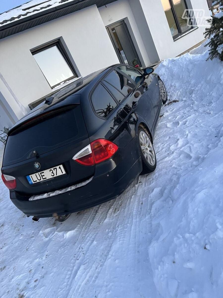 Melns BMW 320 2007 Kretinga, ar dzinēja tilpumu 2.00 L un nobraukumu 378 tūkst. km par 3200 €, foto 1 vietnē AUTOMOTO.COM.LV