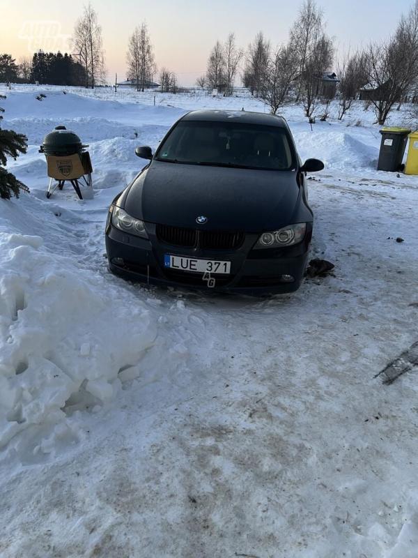 Black BMW 320 2007 in Kretinga, with an engine capacity of 2.00 L and mileage of 378 thousand km for 3200 €, photo 4 on AUTOMOTO.COM.LV