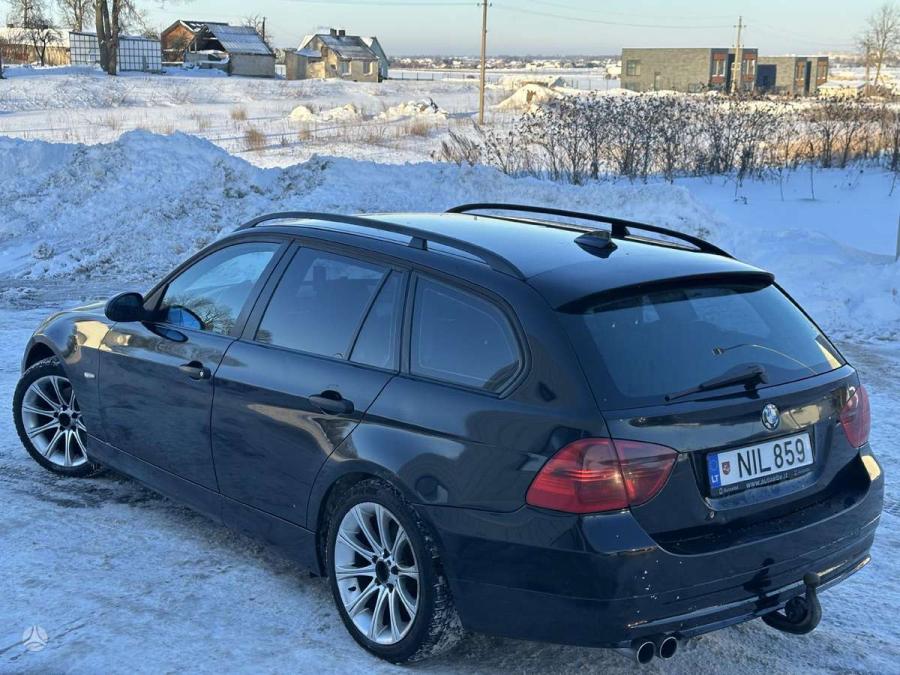 Melns BMW 320 2007 Šauļi, ar dzinēja tilpumu 2.00 L un nobraukumu 360 tūkst. km par 2650 €, foto 1 vietnē AUTOMOTO.COM.LV