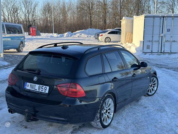 Black BMW 320 2007 in Siauliai, with an engine capacity of 2.00 L and mileage of 360 thousand km for 2650 €, photo 2 on AUTOMOTO.COM.LV