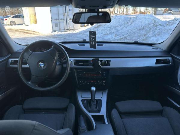 Black BMW 320 2007 in Siauliai, with an engine capacity of 2.00 L and mileage of 360 thousand km for 2650 €, photo 4 on AUTOMOTO.COM.LV