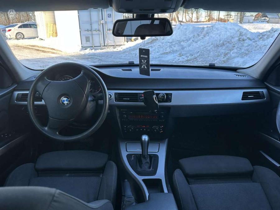 Melns BMW 320 2007 Šauļi, ar dzinēja tilpumu 2.00 L un nobraukumu 360 tūkst. km par 2650 €, foto 4 vietnē AUTOMOTO.COM.LV