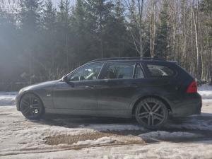 Black BMW 320 2007 in Kaunas, with an engine capacity of 1.80 L and mileage of 257 thousand km for 1500 €, photo 2 on AUTOMOTO.COM.LV