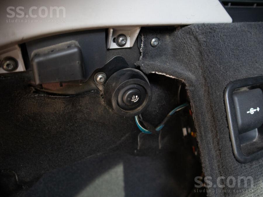 Black BMW 320 2007 in Liepaja, with an engine capacity of 2.00 L and mileage of 0 thousand km for 5000 €, photo 13 on AUTOMOTO.COM.LV