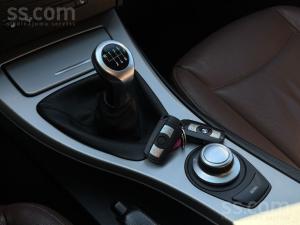 Black BMW 320 2007 in Liepaja, with an engine capacity of 2.00 L and mileage of 330 thousand km for 3950 €, photo 17 on AUTOMOTO.COM.LV
