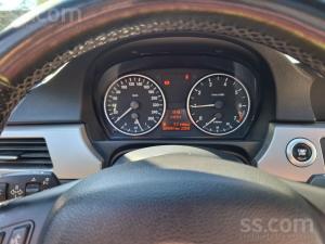 Black BMW 320 2007 in Riga, with an engine capacity of 2.00 L and mileage of 269 thousand km for 2800 €, photo 8 on AUTOMOTO.COM.LV