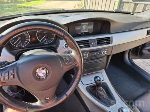 Black BMW 320 2007 in Riga, with an engine capacity of 2.00 L and mileage of 269 thousand km for 2800 €, photo 9 on AUTOMOTO.COM.LV