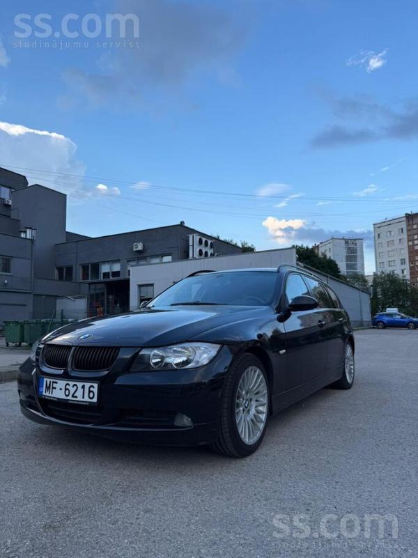 Black BMW 320 2007 in Riga, with an engine capacity of 2.00 L and mileage of 279 thousand km for 3750 €, photo 3 on AUTOMOTO.COM.LV