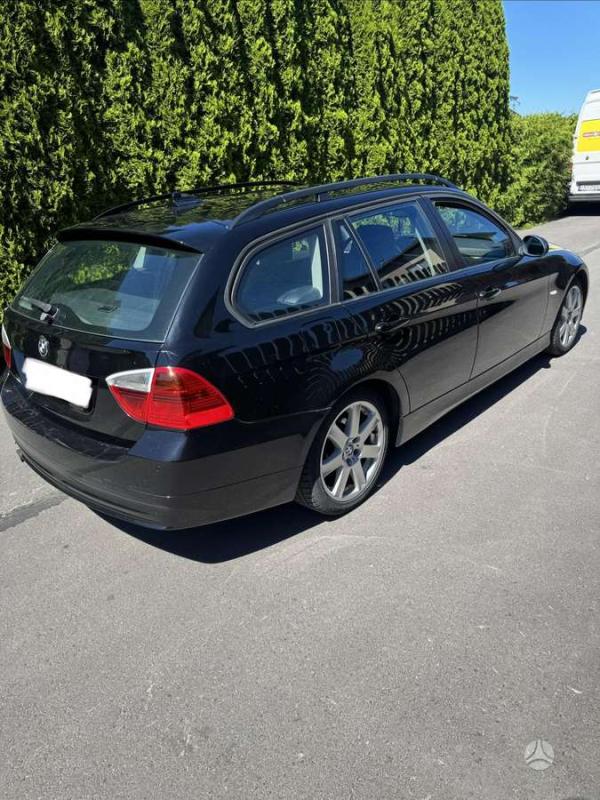 Black BMW 320 2007 in Kaunas, with an engine capacity of 2.00 L and mileage of 450 thousand km for 2900 €, photo 5 on AUTOMOTO.COM.LV