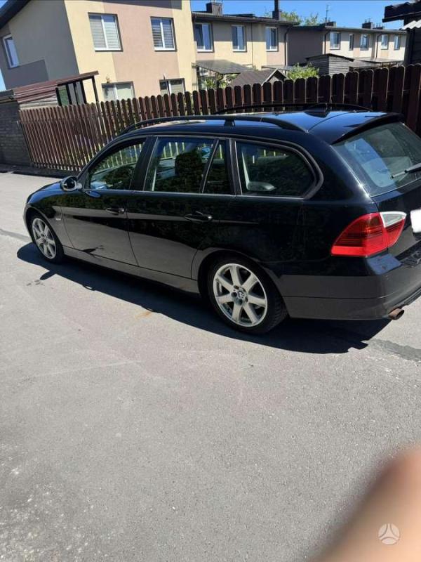Black BMW 320 2007 in Kaunas, with an engine capacity of 2.00 L and mileage of 450 thousand km for 2900 €, photo 8 on AUTOMOTO.COM.LV