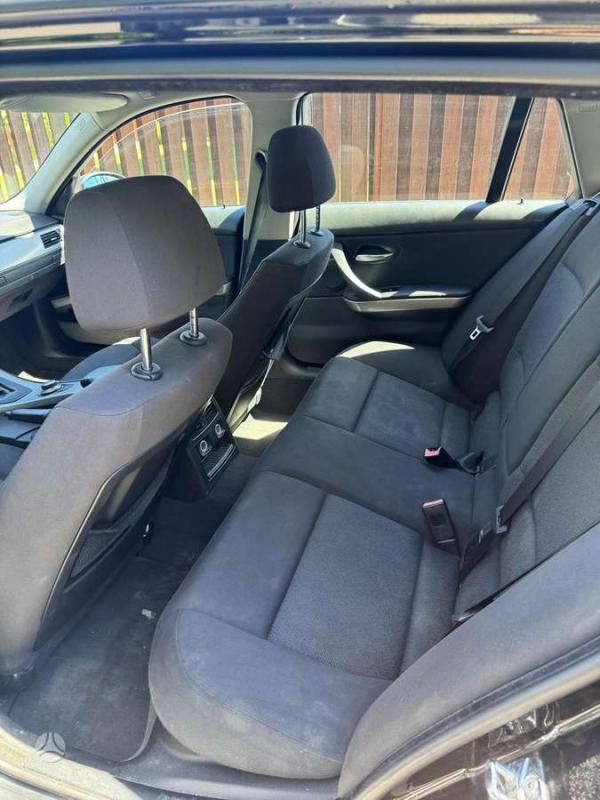 Black BMW 320 2007 in Kaunas, with an engine capacity of 2.00 L and mileage of 450 thousand km for 2900 €, photo 9 on AUTOMOTO.COM.LV