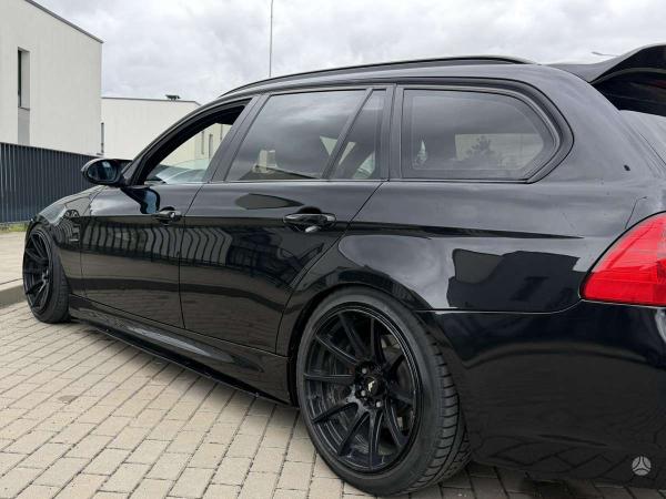 Melns BMW 320 2007 Viļņa, ar dzinēja tilpumu 2.00 L un nobraukumu 370 tūkst. km par 4500 €, foto 3 vietnē AUTOMOTO.COM.LV
