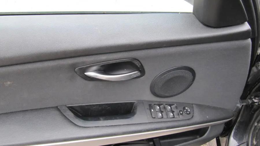 Melns BMW 320 2007 Rīga, ar dzinēja tilpumu 2.00 L un nobraukumu 295 tūkst. km par 1650 €, foto 4 vietnē AUTOMOTO.COM.LV