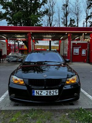 Melns BMW 320 2007 Rīga, ar dzinēja tilpumu 2.00 L un nobraukumu 308 tūkst. km par 4000 €, foto  vietnē AUTOMOTO.COM.LV