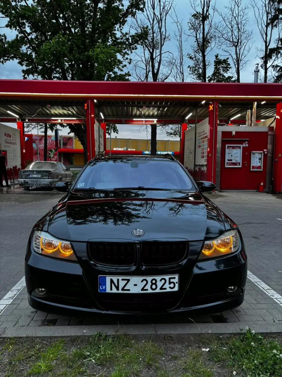 Black BMW 320 2007 in Riga, with an engine capacity of 2.00 L and mileage of 308 thousand km for 4000 €, photo 1 on AUTOMOTO.COM.LV