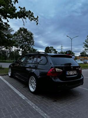 Black BMW 320 2007 in Riga, with an engine capacity of 2.00 L and mileage of 308 thousand km for 4000 €, photo 4 on AUTOMOTO.COM.LV