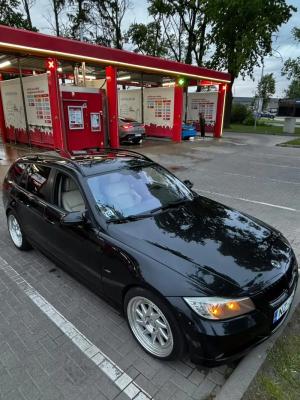 Black BMW 320 2007 in Riga, with an engine capacity of 2.00 L and mileage of 308 thousand km for 4000 €, photo 7 on AUTOMOTO.COM.LV