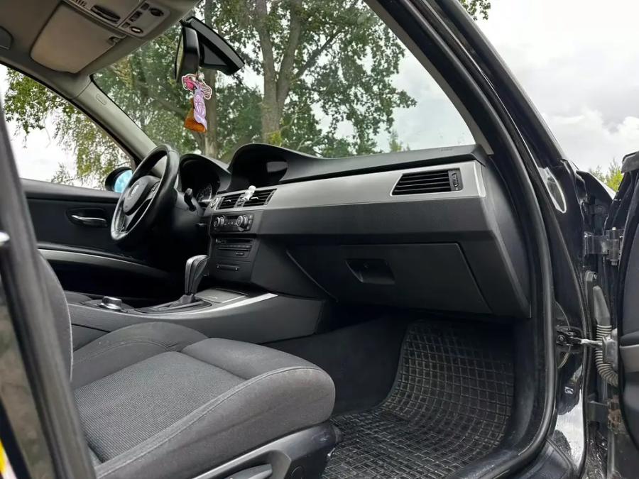 Melns BMW 320 2007 Jelgava, ar dzinēja tilpumu 2.00 L un nobraukumu 293 tūkst. km par 3800 €, foto 11 vietnē AUTOMOTO.COM.LV