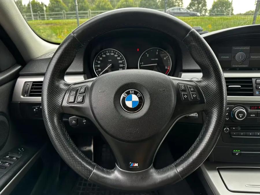 Melns BMW 320 2007 Jelgava, ar dzinēja tilpumu 2.00 L un nobraukumu 293 tūkst. km par 3800 €, foto 16 vietnē AUTOMOTO.COM.LV