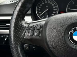 Melns BMW 320 2007 Jelgava, ar dzinēja tilpumu 2.00 L un nobraukumu 293 tūkst. km par 3800 €, foto 18 vietnē AUTOMOTO.COM.LV