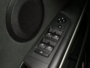 Melns BMW 320 2007 Jelgava, ar dzinēja tilpumu 2.00 L un nobraukumu 293 tūkst. km par 3800 €, foto 23 vietnē AUTOMOTO.COM.LV