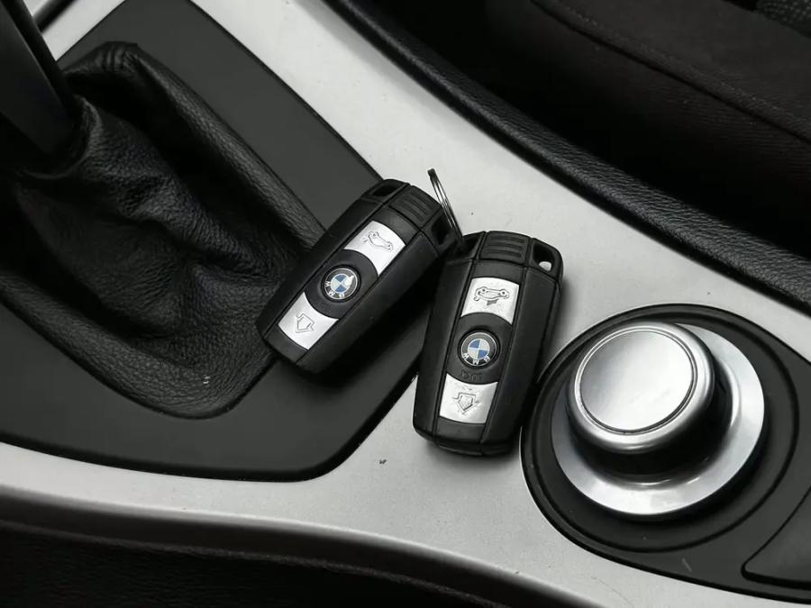 Melns BMW 320 2007 Jelgava, ar dzinēja tilpumu 2.00 L un nobraukumu 293 tūkst. km par 3800 €, foto 30 vietnē AUTOMOTO.COM.LV