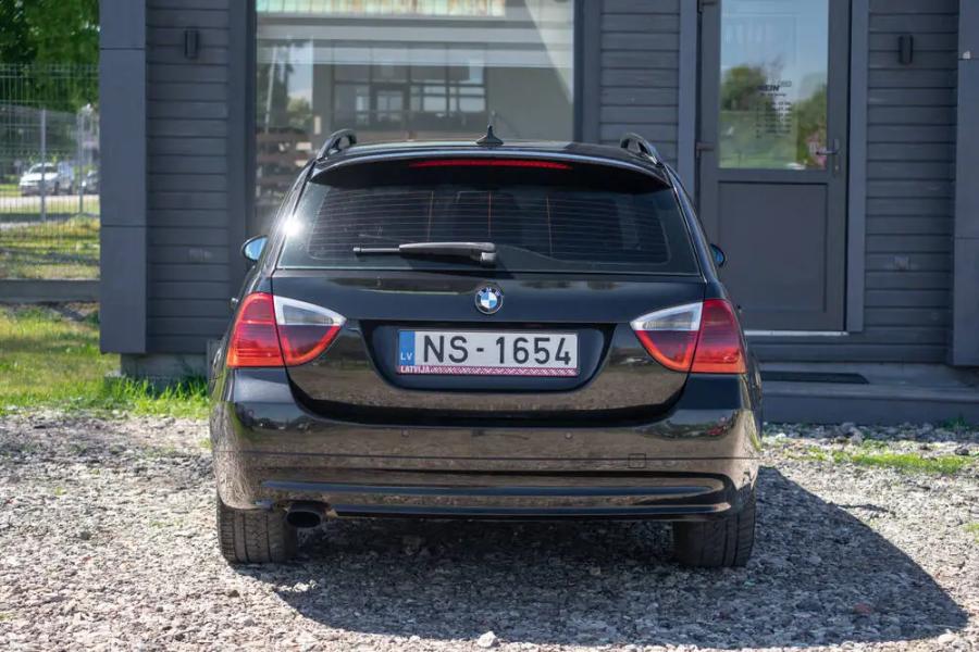 Melns BMW 320 2007 Liepāja, ar dzinēja tilpumu 2.00 L un nobraukumu 299 tūkst. km par 3950 €, foto 4 vietnē AUTOMOTO.COM.LV