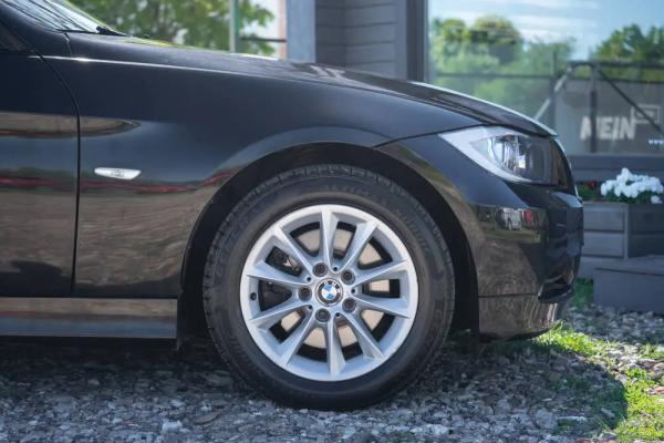 Melns BMW 320 2007 Liepāja, ar dzinēja tilpumu 2.00 L un nobraukumu 299 tūkst. km par 3950 €, foto 8 vietnē AUTOMOTO.COM.LV