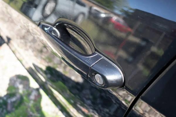 Melns BMW 320 2007 Liepāja, ar dzinēja tilpumu 2.00 L un nobraukumu 299 tūkst. km par 3950 €, foto 9 vietnē AUTOMOTO.COM.LV
