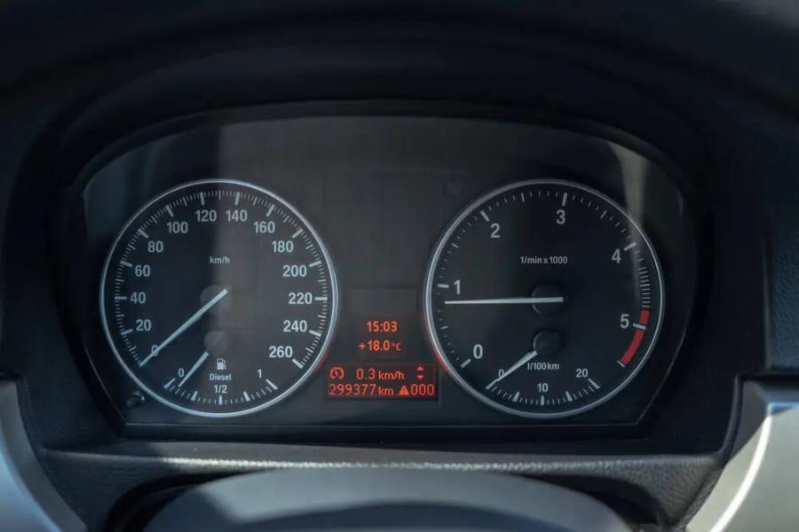 Melns BMW 320 2007 Liepāja, ar dzinēja tilpumu 2.00 L un nobraukumu 299 tūkst. km par 3950 €, foto 20 vietnē AUTOMOTO.COM.LV