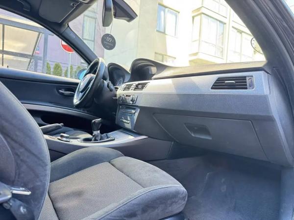 Melns BMW 320 2007 Rīga, ar dzinēja tilpumu 2.00 L un nobraukumu 339 tūkst. km par 4990 €, foto 9 vietnē AUTOMOTO.COM.LV