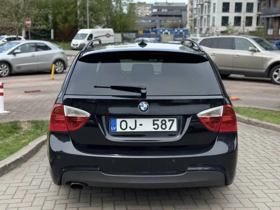Black BMW 320 2007 in Riga, with an engine capacity of 2.00 L and mileage of 339 thousand km for 4990 €, photo 5 on AUTOMOTO.COM.LV