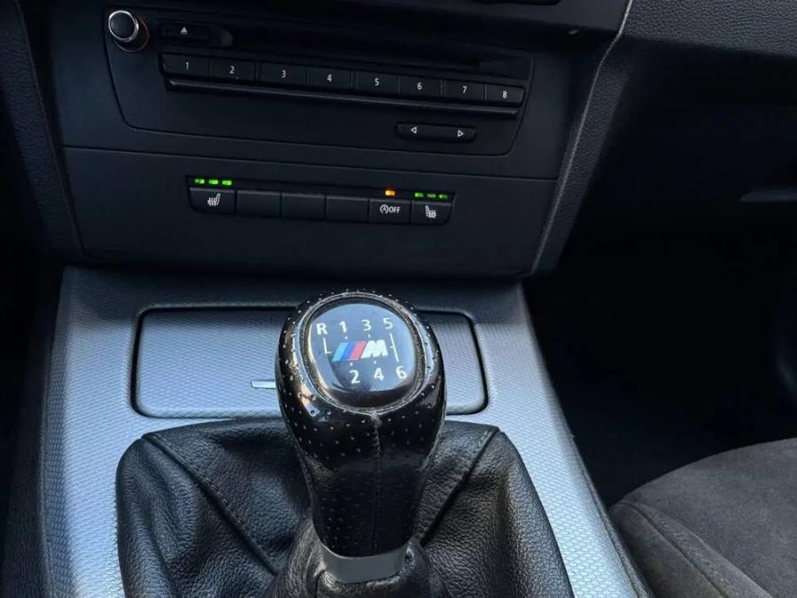 Black BMW 320 2007 in Riga, with an engine capacity of 2.00 L and mileage of 339 thousand km for 4990 €, photo 13 on AUTOMOTO.COM.LV