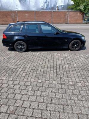 Black BMW 320 2007 in Kaunas, with an engine capacity of 2.00 L and mileage of 356 thousand km for 2500 €, photo 6 on AUTOMOTO.COM.LV