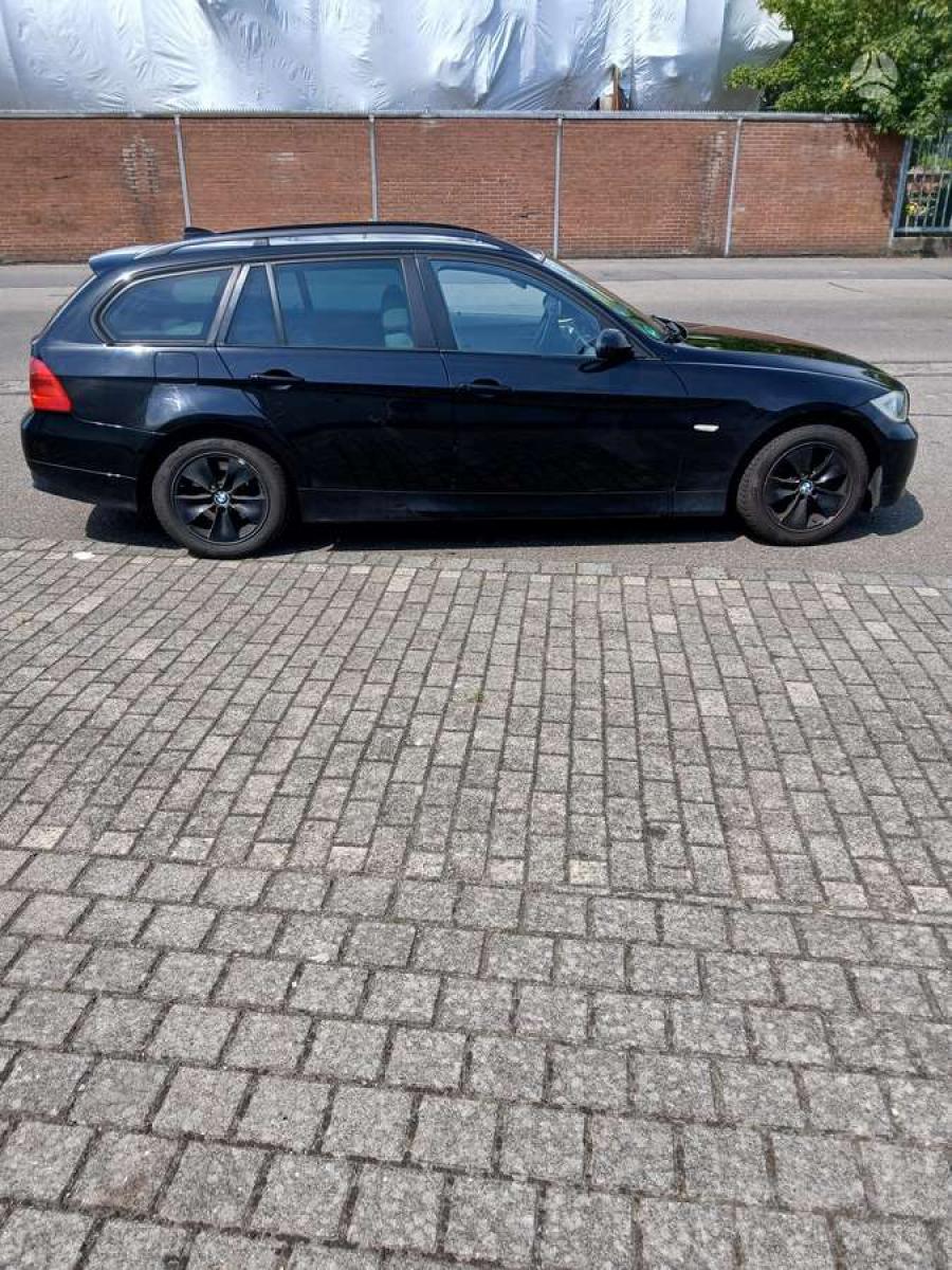 Black BMW 320 2007 in Kaunas, with an engine capacity of 2.00 L and mileage of 356 thousand km for 2500 €, photo 6 on AUTOMOTO.COM.LV