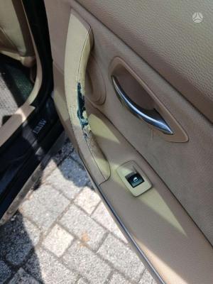 Black BMW 320 2007 in Kaunas, with an engine capacity of 2.00 L and mileage of 356 thousand km for 2500 €, photo 12 on AUTOMOTO.COM.LV