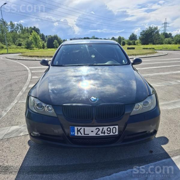 Black BMW 320 2007 in Riga, with an engine capacity of 2.00 L and mileage of 411 thousand km for 3000 €, photo 6 on AUTOMOTO.COM.LV