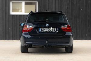 Black BMW 320 2007 in Jelgava, with an engine capacity of 2.00 L and mileage of 310 thousand km for 4800 €, photo 7 on AUTOMOTO.COM.LV