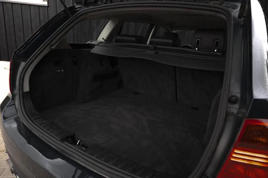 Black BMW 320 2007 in Jelgava, with an engine capacity of 2.00 L and mileage of 310 thousand km for 4800 €, photo 10 on AUTOMOTO.COM.LV