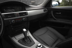 Black BMW 320 2007 in Jelgava, with an engine capacity of 2.00 L and mileage of 310 thousand km for 4800 €, photo 11 on AUTOMOTO.COM.LV