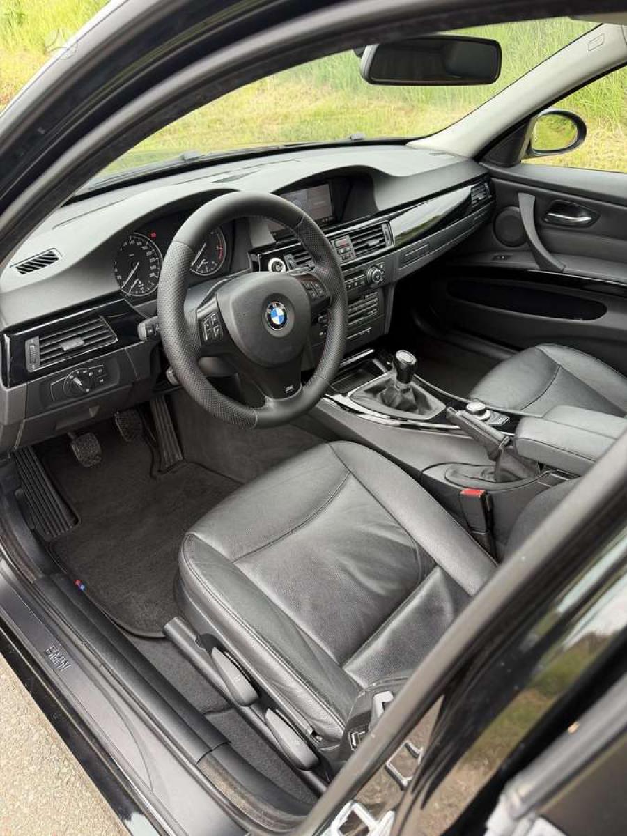 Black BMW 320 2007 in Pasvalys, with an engine capacity of 2.00 L and mileage of 275 thousand km for 3900 €, photo 13 on AUTOMOTO.COM.LV