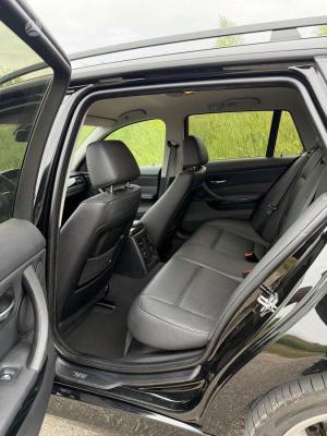 Black BMW 320 2007 in Pasvalys, with an engine capacity of 2.00 L and mileage of 275 thousand km for 3900 €, photo 14 on AUTOMOTO.COM.LV
